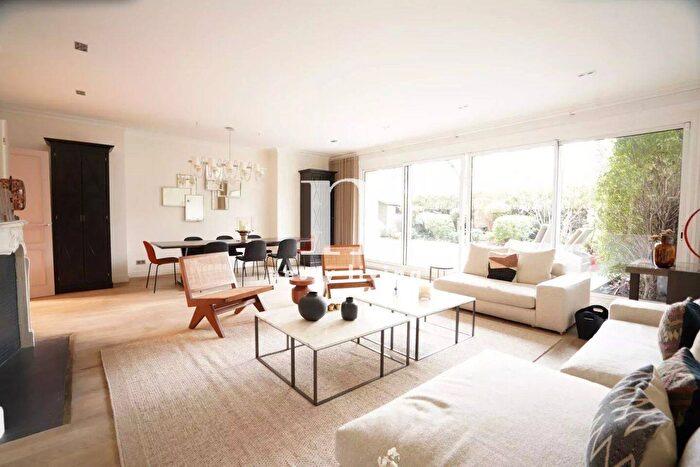 Appartement à louer - Neuilly-sur-Seine - 5 pièces - 3 chambres