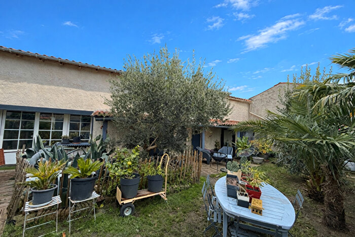 Maison à vendre - Genouillé - 6 pièces - 4 chambres