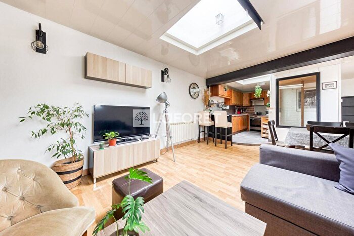 Appartement à louer - Mairie Rouxel-Sud Est, Pontault-Combault - 3 pièces - 2 chambres