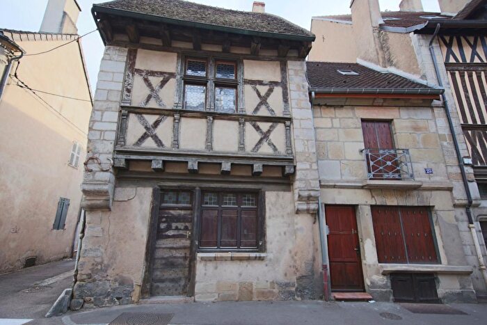 Autun, Centre-ville : Maison 2 pièces à vendre