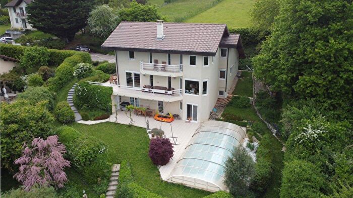 Maison 7 pièces à Divonne-les-Bains, à louer