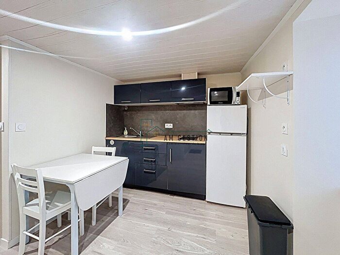 Est, Panazol : Appartement 1 pièce à louer
