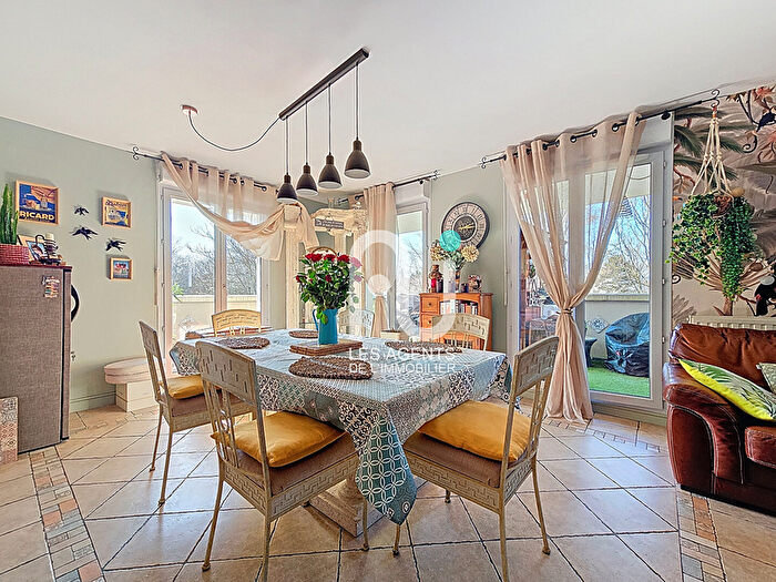 Appartement à vendre - Villeneuve-la-Garenne, Est - 4 pièces - 2 chambres