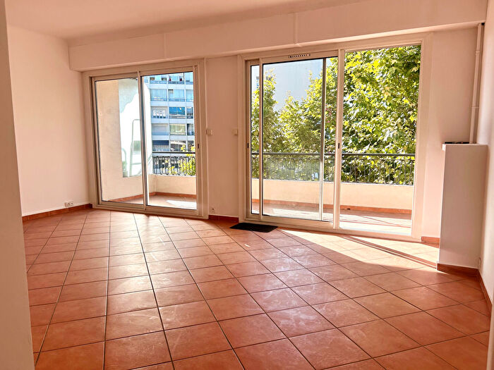 Appartement à vendre - Toulon, Saint-Roch - 4 pièces - 2 chambres