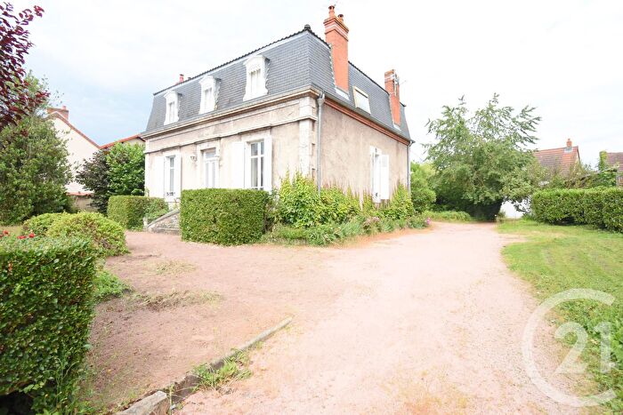 Maison à vendre - Saint-Germain-des-Fossés - 8 pièces - 6 chambres