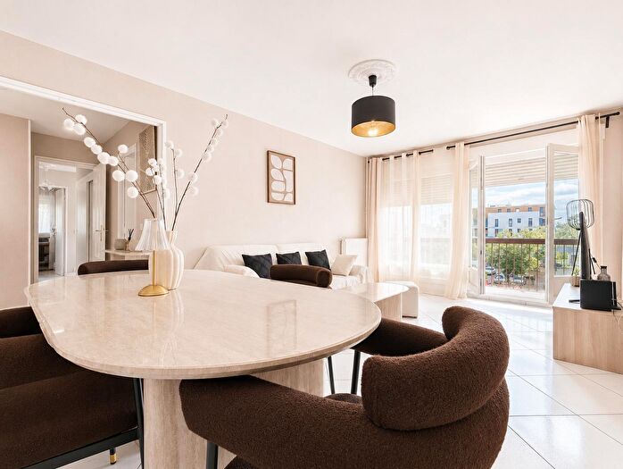 Appartement 4 pièces à vendre - Bron, Eglise
