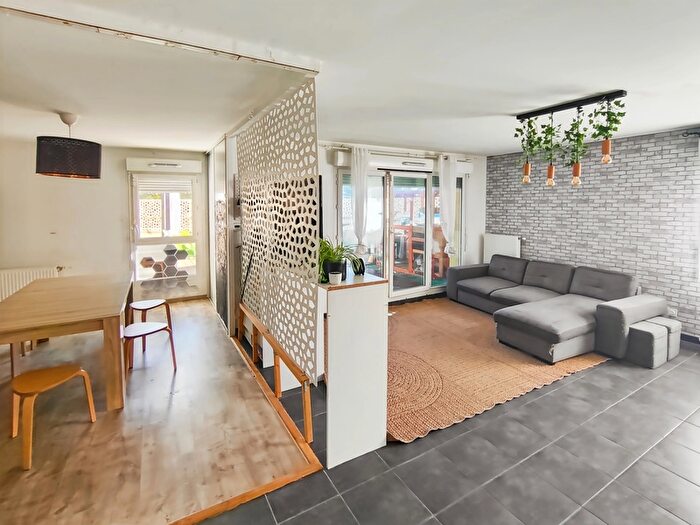 Appartement à vendre - Vénissieux, Max Barel, Charreard - 4 pièces - 3 chambres