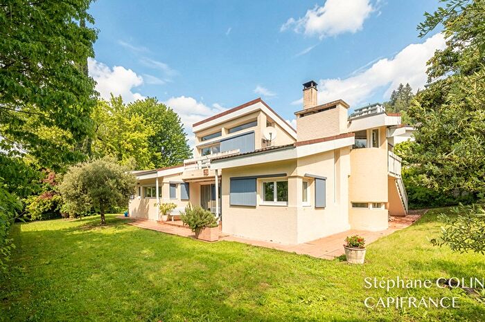 Maison 10 pièces à Voiron, Centre-ville, Gare, à vendre