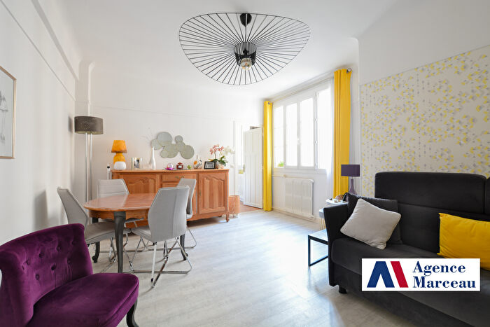 Appartement 2 pièces à vendre à Courbevoie, Hôtel de ville