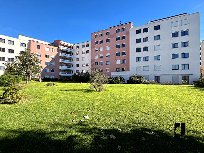 Appartement à vendre - Roanne, Centre-ville, Varenne - 4 pièces - 2 chambres