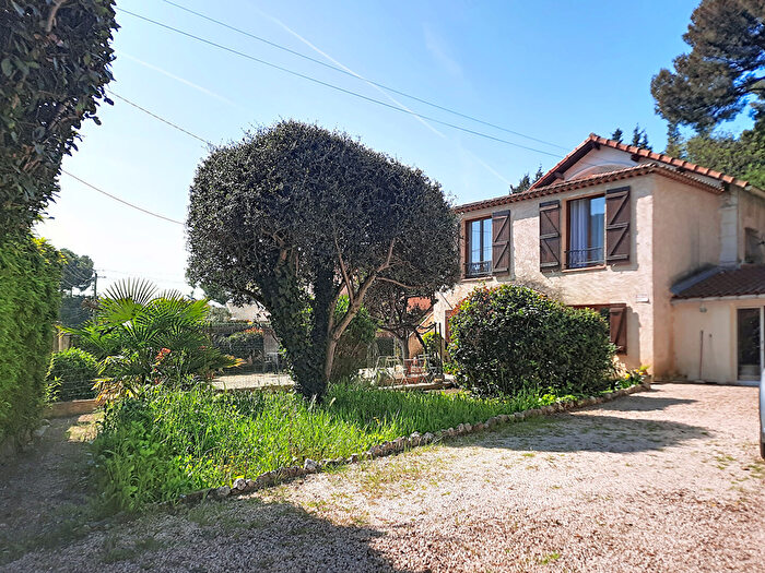 Maison à vendre - Marseille e , Saint-Julien - 9 pièces - 6 chambres