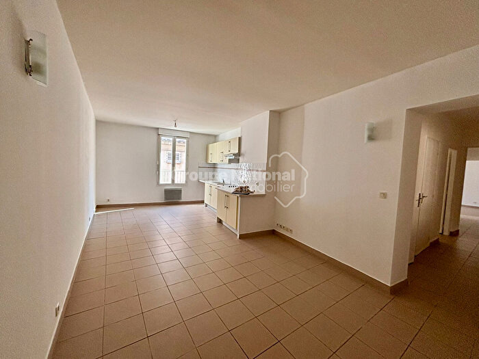 Tarascon, Centre-ville, Château, Condamine : Appartement 4 pièces à louer