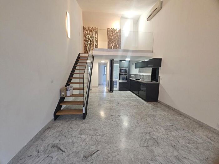 Appartement à louer - Cannes, Carnot - 3 pièces - 2 chambres