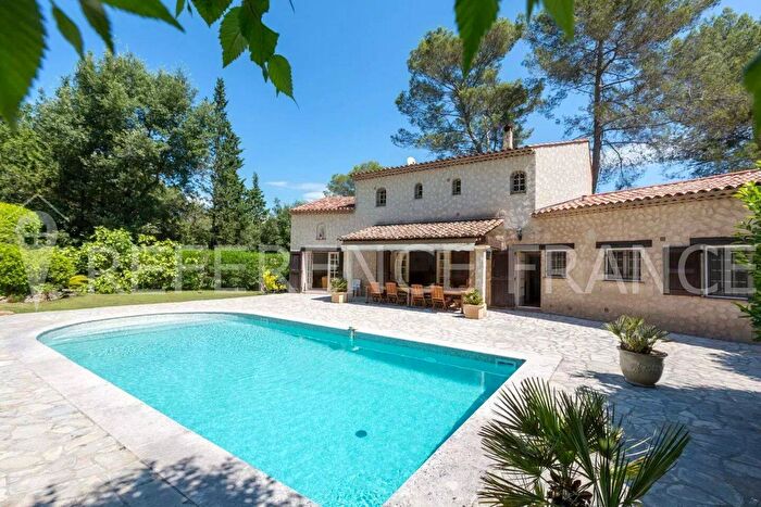 Mougins : Maison 9 pièces à louer