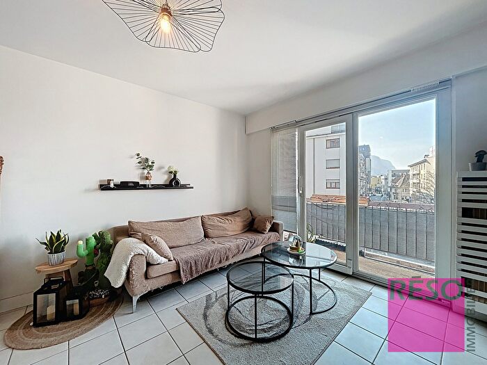 Appartement à louer - Annemasse, Centre-ville - 2 pièces - 1 chambre