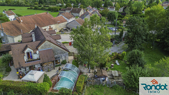 Maison à vendre - Marey-sur-Tille - 8 pièces - 6 chambres