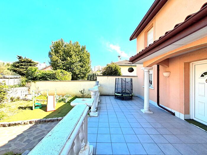 Maison à vendre - Décines-Charpieu, Bonneveau - 7 pièces - 5 chambres