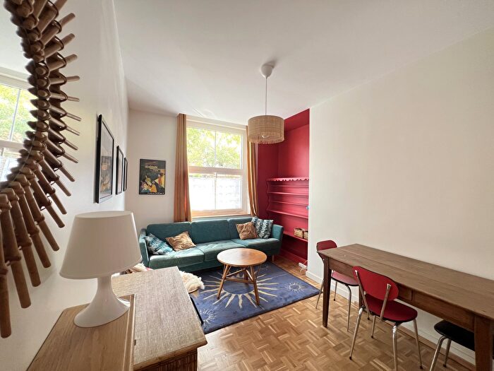 Quartiers Nord-Ouest, Saint-Martin : Appartement 3 pièces à louer