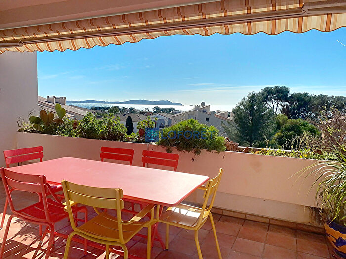 Appartement à louer - Carqueiranne - 5 pièces - 3 chambres