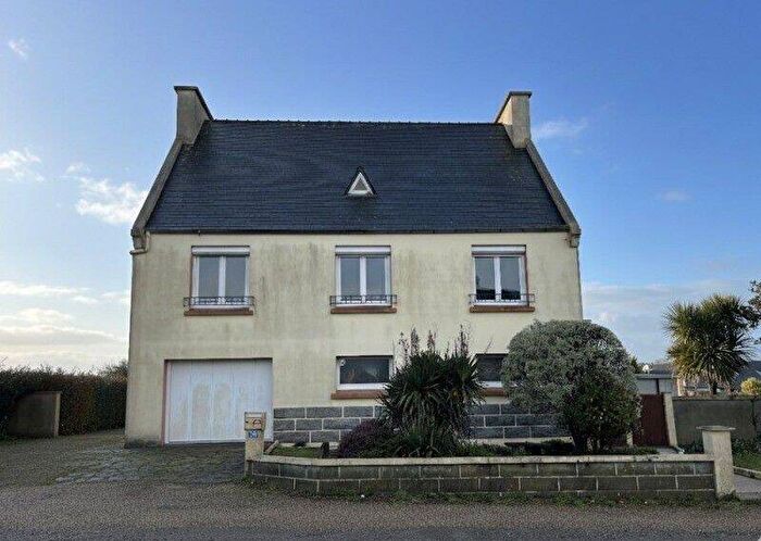 Maison à louer - Lampaul-Ploudalmézeau - 5 pièces - 3 chambres