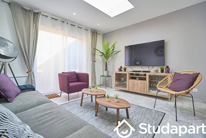 Appartement à louer - Bourg, Lambersart - 1 pièce - 3 chambres