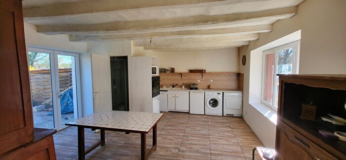 Maison 3 pièces à Saint-Pierre-de-Maillé, à vendre