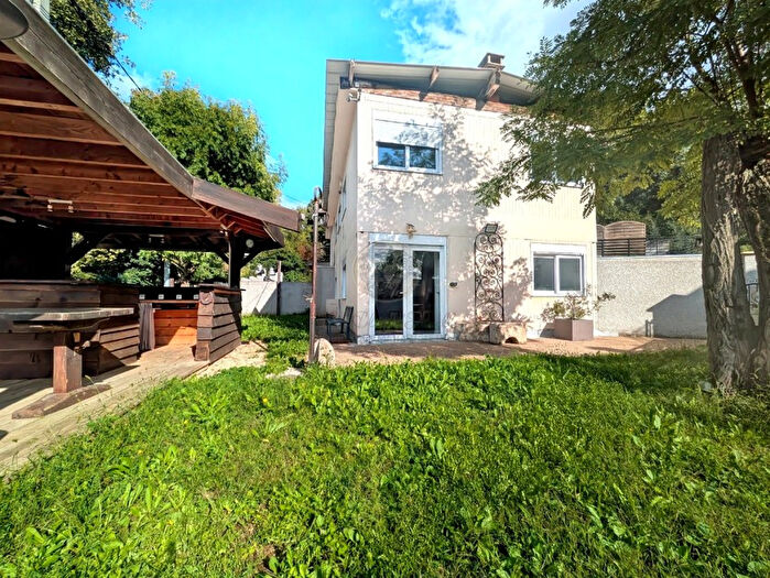 Maison à vendre - Saint-Genis-Laval, Barolles - 8 pièces - 6 chambres