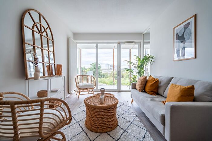 Appartement à vendre - Lyon e , La Duchère - 5 pièces