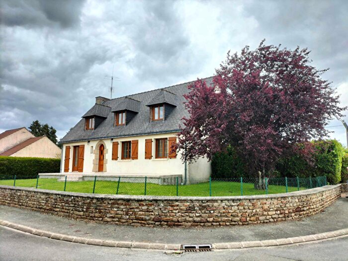 Saint-Pierre-des-Nids : Maison 7 pièces à vendre