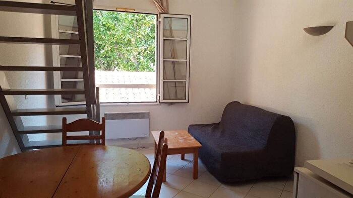 Appartement à louer - Centre Ville, Aix-en-Provence - 1 pièce