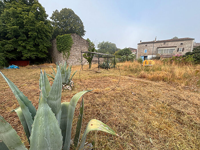 Maison à vendre - Saint-Privat-de-Champclos - 6 pièces - 3 chambres