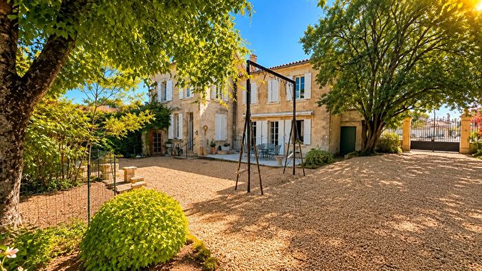 Maison 12 pièces à vendre à Barbezieux-Saint-Hilaire