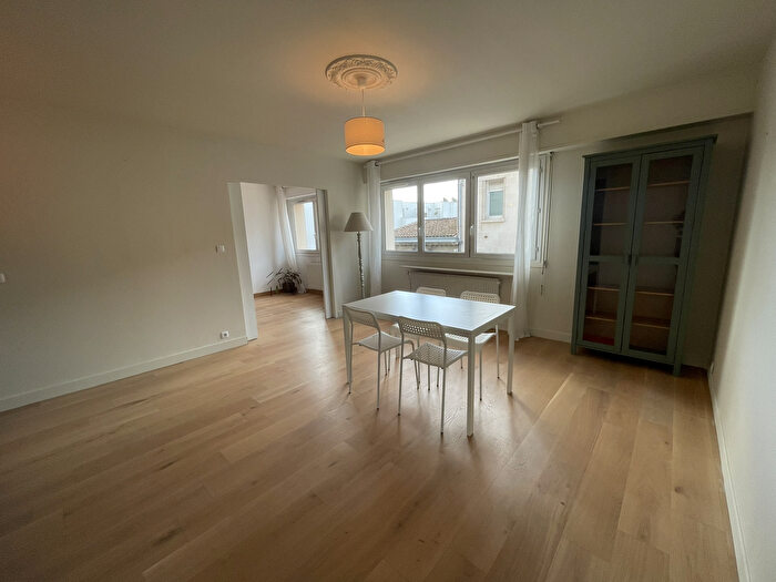 Appartement 4 pièces à louer à Bordeaux, Saint-Augustin