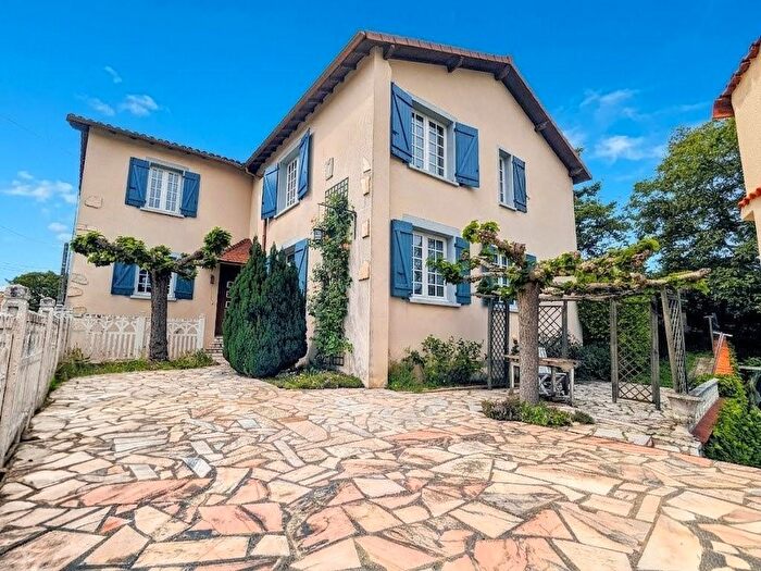 Maison à vendre - Saint-Just-la-Pendue - 8 pièces - 4 chambres