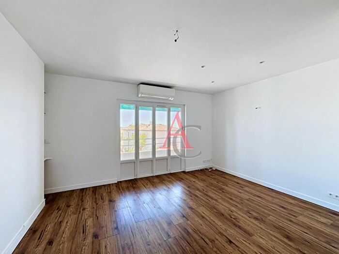 Appartement à louer - Cagnes-sur-Mer, Les Bréguières - 2 pièces - 1 chambre