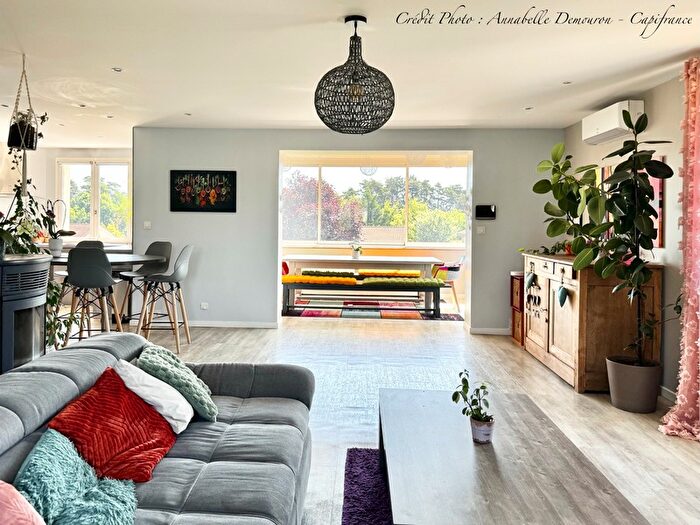Maison 7 pièces à Orléat, à vendre