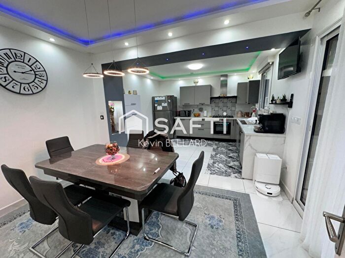 Maison à vendre - Saint-Yrieix-sur-Charente - 5 pièces - 4 chambres