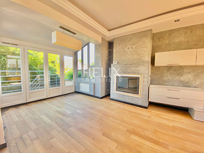 Maison 8 pièces à louer à Nanterre, Mont Valérien