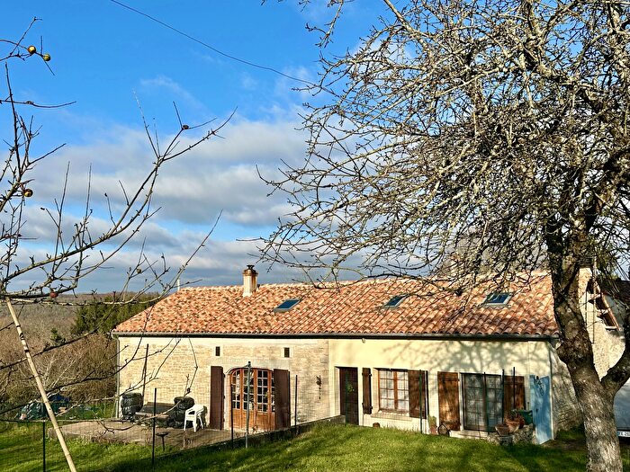 Maison à vendre - Nanteuil-en-Vallée - 3 pièces - 2 chambres