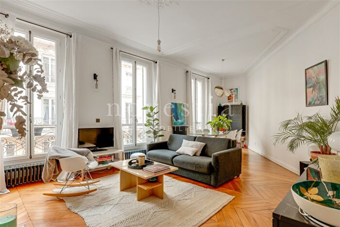 Appartement à vendre - Paris e , Saint-Vincent de Paul, Lariboisière - 3 pièces - 2 chambres