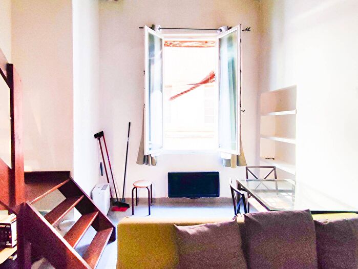 Appartement à louer - Centre Ville, Aix-en-Provence - 1 pièce