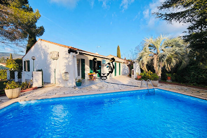 Maison à vendre - Roquebrune-sur-Argens, La Bouverie - 5 pièces - 4 chambres