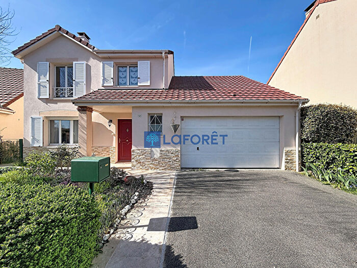 Maison à vendre - Saint-Pierre-du-Perray - 7 pièces - 5 chambres