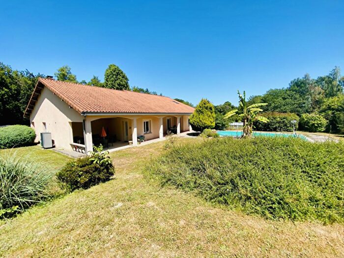 Maison à vendre - Veyrac - 7 pièces - 5 chambres