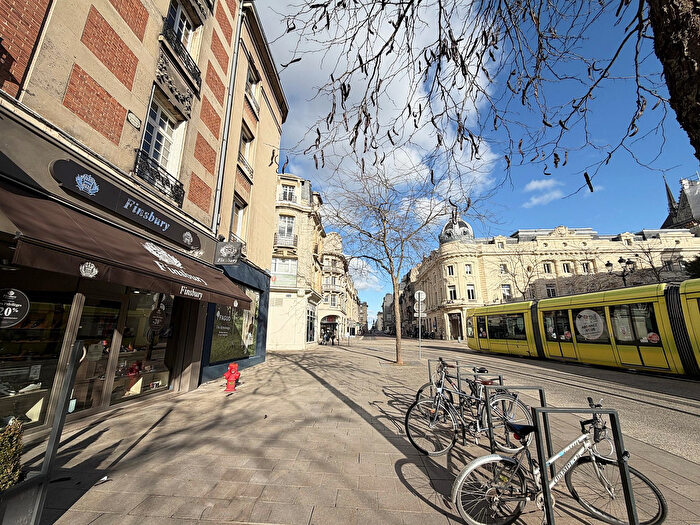 Appartement à vendre - Reims, Centre-ville - 3 pièces - 2 chambres
