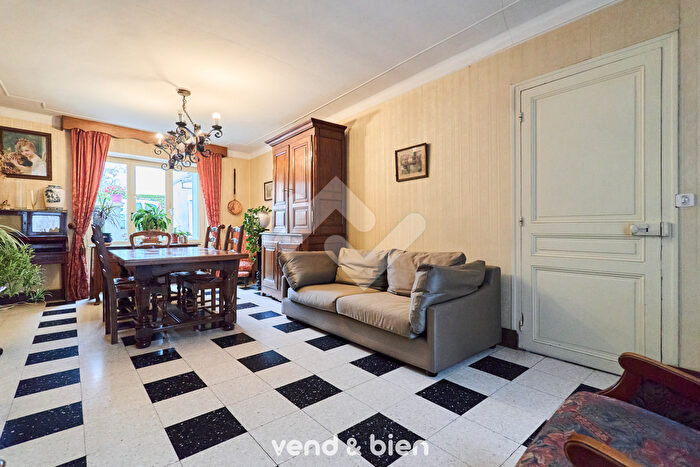 Maison à vendre - Mareuil-sur-Ay - 10 pièces - 8 chambres