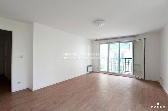 Petit Colombes-Charles de Gaulle : Appartement 4 pièces à louer