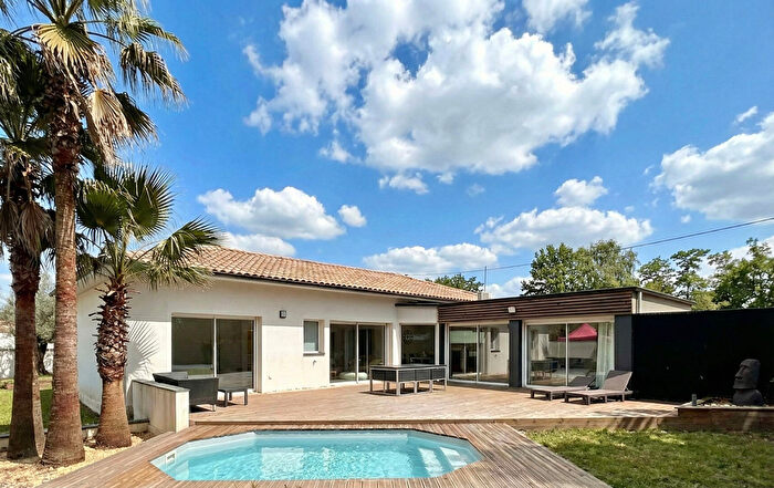 Maison à vendre - Salles - 5 pièces - 3 chambres