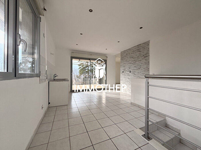 Maison à louer - Fontanil-Cornillon - 4 pièces - 3 chambres