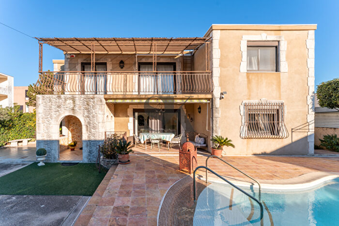 Maison à vendre - Gignac-la-Nerthe - 8 pièces - 5 chambres